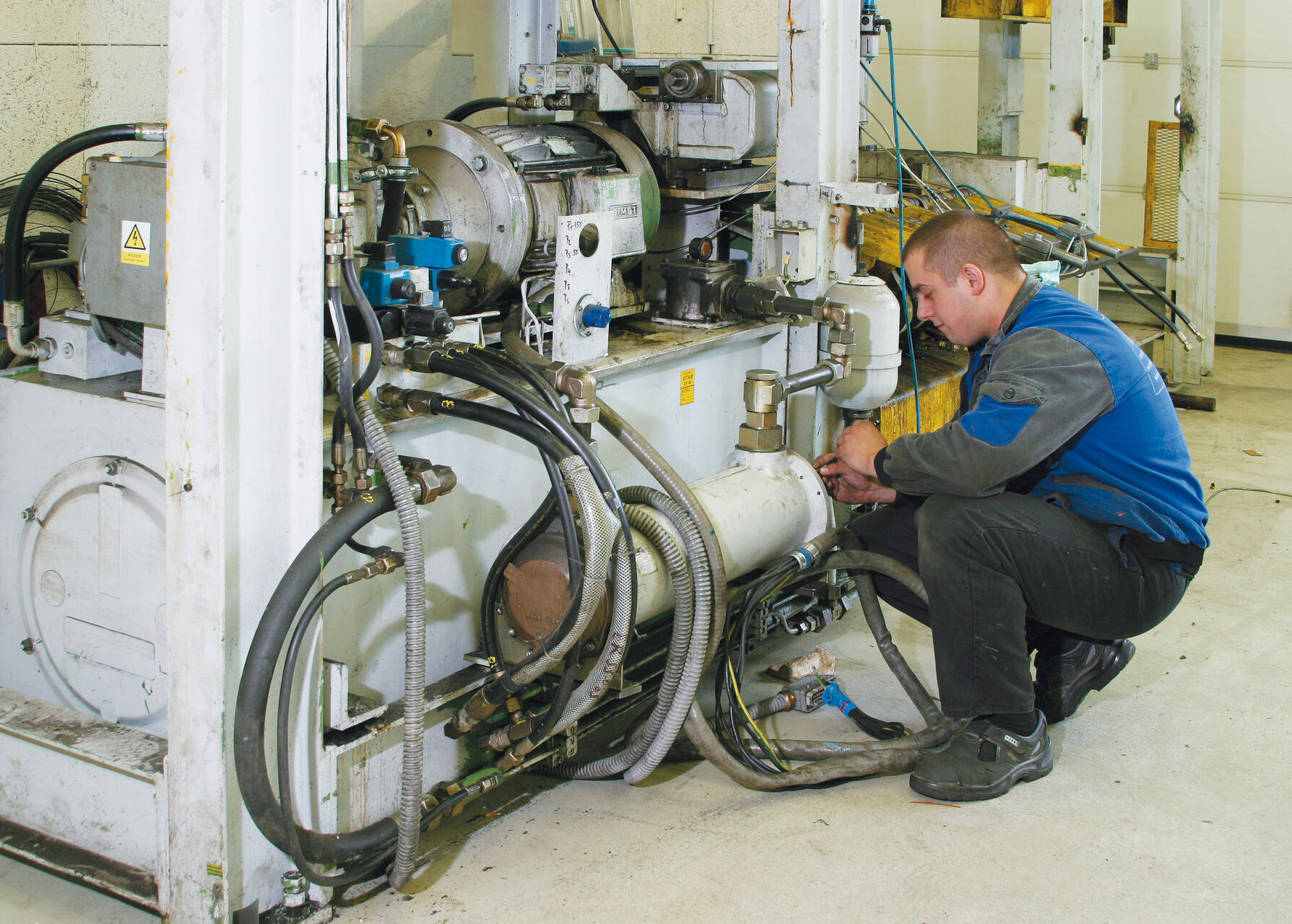 Opravy hydraulických systémů - CHVALIS s.r.o. - Hydraulika| Pneumatika ...